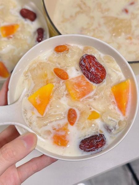 木瓜银耳红枣汤的功效与做法_孕妇可以喝吗-第1张图片-山城妙识 木瓜银耳红枣汤的功效与做法_孕妇可以喝吗-第1张图片-山城妙识