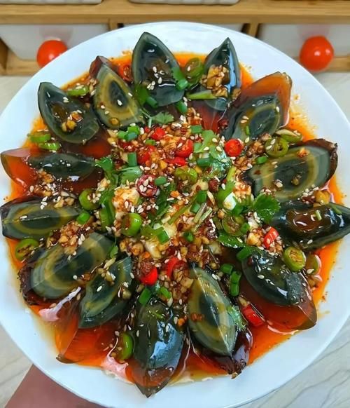 凉拌松花蛋放什么调料_松花蛋怎么凉拌好吃-第3张图片-山城妙识