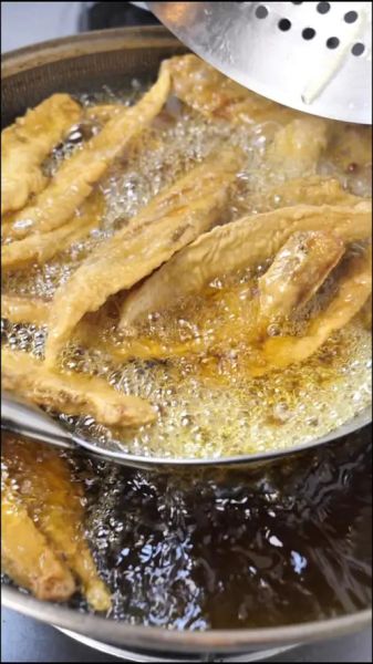 炸海鱼怎么做才酥脆_炸海鱼的家常窍门-第3张图片-山城妙识