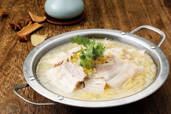 酸菜白肉锅怎么做_酸菜白肉锅用什么肉-第1张图片-山城妙识 酸菜白肉锅怎么做_酸菜白肉锅用什么肉-第1张图片-山城妙识