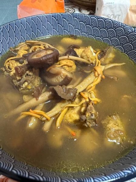 白蘑菇炖鸡汤怎么做_白蘑菇炖鸡汤要焯水吗-第1张图片-山城妙识 白蘑菇炖鸡汤怎么做_白蘑菇炖鸡汤要焯水吗-第1张图片-山城妙识