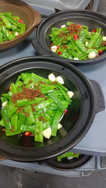 百合虾仁炒西芹怎么做_百合虾仁炒西芹需要焯水吗-第2张图片-山城妙识 百合虾仁炒西芹怎么做_百合虾仁炒西芹需要焯水吗-第2张图片-山城妙识