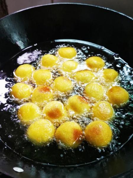 香芋地瓜丸怎么炸不爆_香芋地瓜丸炸多久才金黄-第3张图片-山城妙识 香芋地瓜丸怎么炸不爆_香芋地瓜丸炸多久才金黄-第3张图片-山城妙识