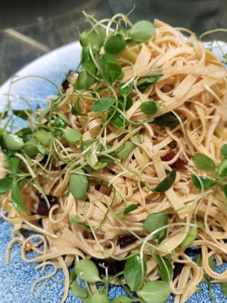 凉拌香椿芽怎么做才好吃_香椿芽焯水几分钟才正确-第3张图片-山城妙识 凉拌香椿芽怎么做才好吃_香椿芽焯水几分钟才正确-第3张图片-山城妙识