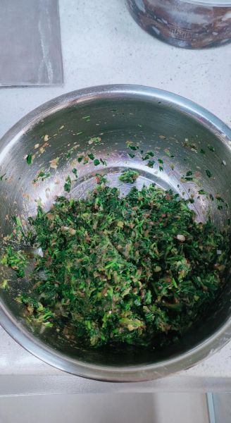 苜蓿菜饺子怎么包好吃_苜蓿菜饺子馅怎么调-第2张图片-山城妙识 苜蓿菜饺子怎么包好吃_苜蓿菜饺子馅怎么调-第2张图片-山城妙识
