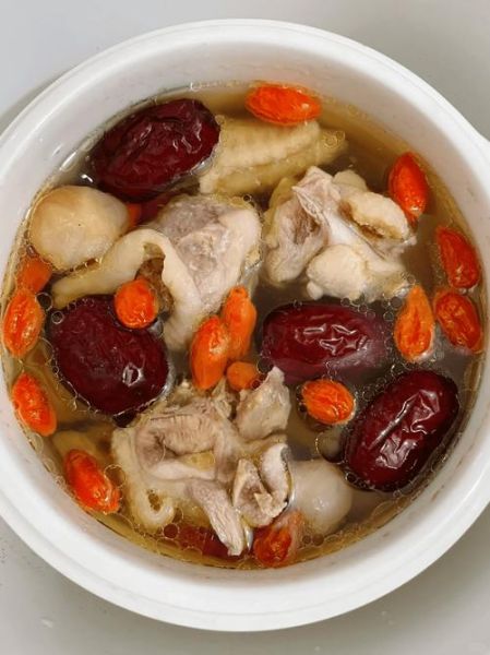 补血煲汤的做法_哪些食材最补血-第2张图片-山城妙识 补血煲汤的做法_哪些食材最补血-第2张图片-山城妙识