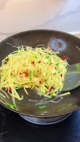 炒土豆丝用不用焯水_土豆丝焯水还是不焯水-第3张图片-山城妙识 炒土豆丝用不用焯水_土豆丝焯水还是不焯水-第3张图片-山城妙识