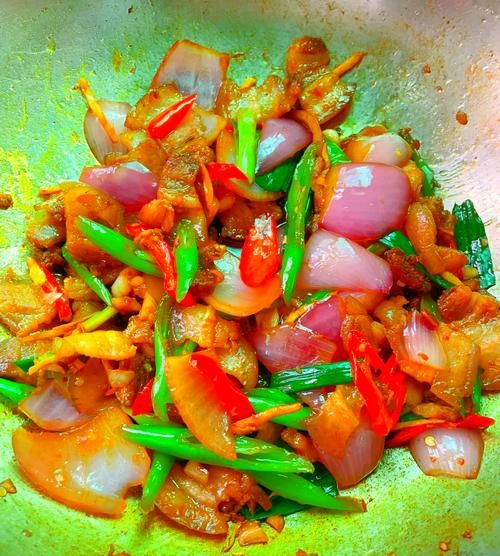 青椒洋葱回锅肉怎么做_回锅肉先煮还是先炒-第2张图片-山城妙识 青椒洋葱回锅肉怎么做_回锅肉先煮还是先炒-第2张图片-山城妙识