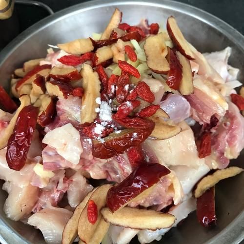 药膳蒸鸡怎么做_蒸鸡放什么药材最香-第2张图片-山城妙识 药膳蒸鸡怎么做_蒸鸡放什么药材最香-第2张图片-山城妙识