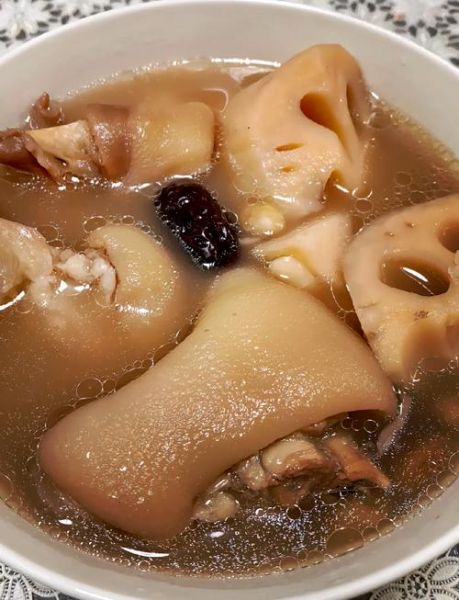 猪蹄炖藕对女人的功效_女人吃猪蹄炖藕有什么好处-第1张图片-山城妙识