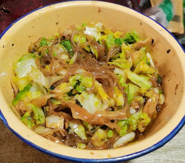 甘蓝炒粉条怎么做_饭店级口感秘诀-第1张图片-山城妙识