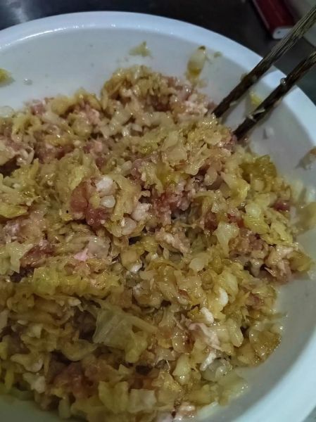 酸菜饺子怎么调馅好吃_酸菜饺子图片教程-第1张图片-山城妙识 酸菜饺子怎么调馅好吃_酸菜饺子图片教程-第1张图片-山城妙识