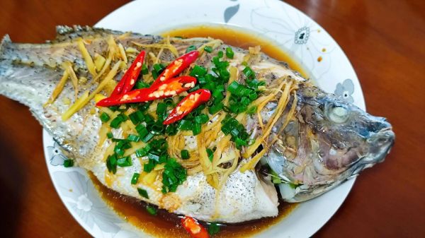 清蒸罗非鱼怎么做_清蒸罗非鱼蒸几分钟才嫩-第1张图片-山城妙识