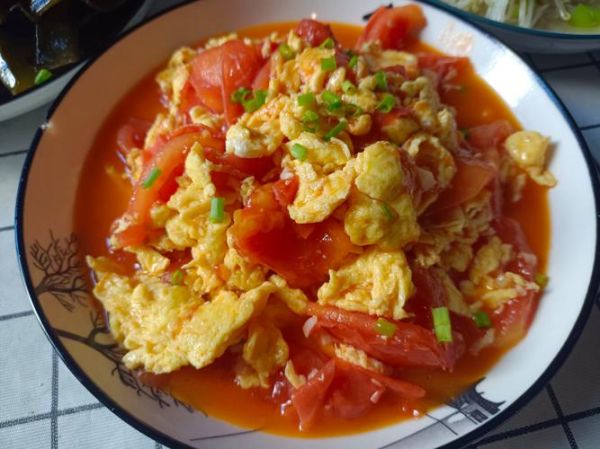 西红柿炒鸡蛋图片高清_如何拍出高清诱人效果-第1张图片-山城妙识