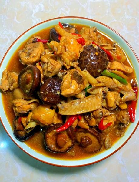 东北小鸡炖蘑菇怎么做_正宗小鸡炖蘑菇用什么蘑菇-第1张图片-山城妙识 东北小鸡炖蘑菇怎么做_正宗小鸡炖蘑菇用什么蘑菇-第1张图片-山城妙识