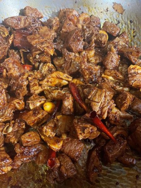 红烧牛肉怎么做好吃又嫩_家常红烧牛肉做法图解-第1张图片-山城妙识