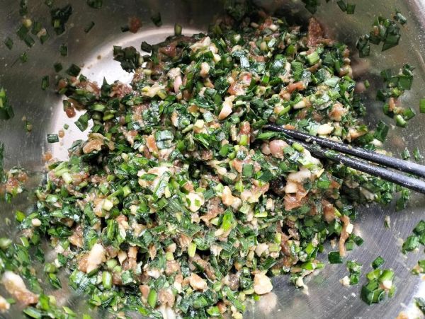 韭菜饺子馅怎么调才好吃_韭菜饺子馅的配料比例-第3张图片-山城妙识