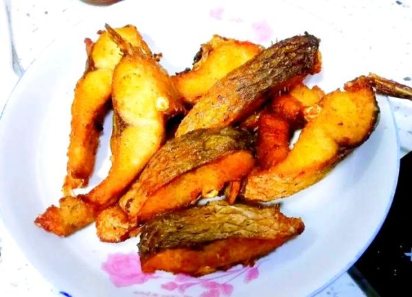 煎鱼不破皮的最简单方法_为什么鱼皮总是粘锅-第1张图片-山城妙识 煎鱼不破皮的最简单方法_为什么鱼皮总是粘锅-第1张图片-山城妙识