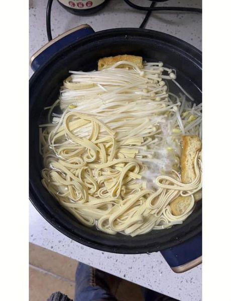 米线怎么煮才筋道_正宗云南过桥米线做法-第2张图片-山城妙识 米线怎么煮才筋道_正宗云南过桥米线做法-第2张图片-山城妙识