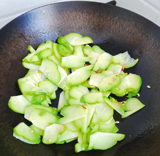 凉拌佛手瓜怎么做最好吃_佛手瓜凉拌要不要焯水-第2张图片-山城妙识 凉拌佛手瓜怎么做最好吃_佛手瓜凉拌要不要焯水-第2张图片-山城妙识