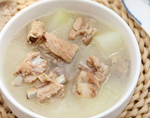 排骨放什么煲汤最补身体_排骨汤放什么食材最滋补-第1张图片-山城妙识