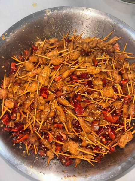 炒牙签肉的家常做法_牙签肉怎么炒才嫩-第1张图片-山城妙识