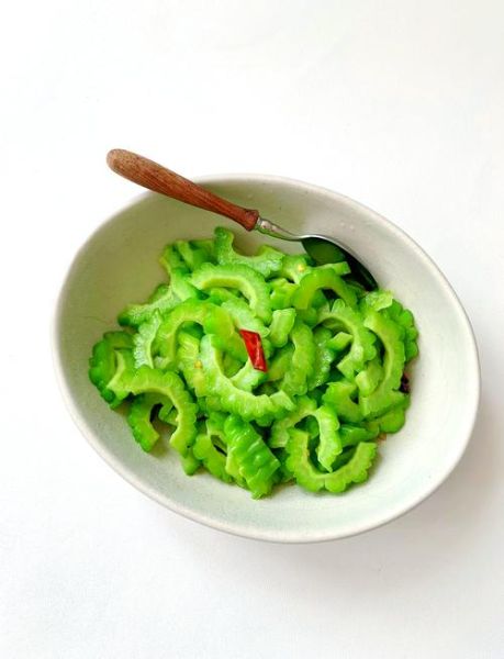 清炒苦瓜怎么做不苦_苦瓜炒之前要焯水吗-第1张图片-山城妙识