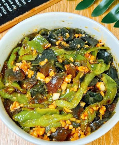 辣椒拌皮蛋怎么做_皮蛋拌辣椒好吃吗-第3张图片-山城妙识