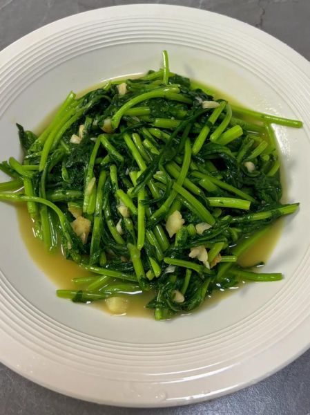 茼蒿和什么搭配最好吃_茼蒿怎么炒才脆嫩-第1张图片-山城妙识