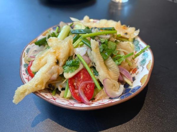 吃鸡爪的坏处有哪些_鸡爪吃多了有什么副作用-第2张图片-山城妙识