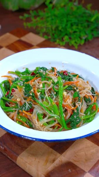 菠菜拌粉丝怎么做_菠菜拌粉丝热量高吗-第1张图片-山城妙识