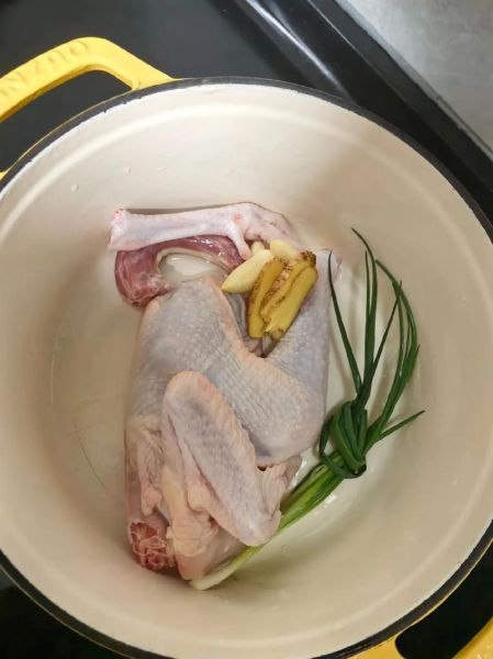 广东酱油鸡的做法_正宗酱油鸡怎么做好吃-第1张图片-山城妙识