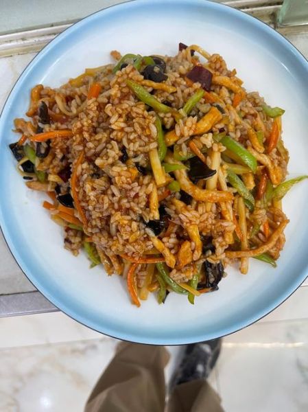 肉丝炒饭怎么炒好吃_高清图片拍摄技巧-第1张图片-山城妙识 肉丝炒饭怎么炒好吃_高清图片拍摄技巧-第1张图片-山城妙识