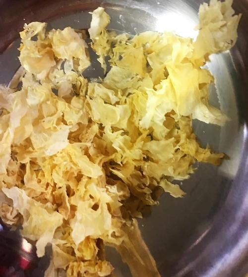 银耳怎么煮粘稠_银耳出胶的诀窍-第1张图片-山城妙识