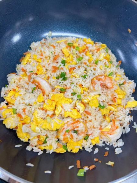 虾仁蛋炒饭怎么做_家常虾仁蛋炒饭做法-第1张图片-山城妙识