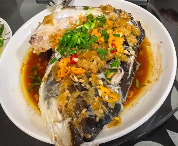 蒸胖头鱼头家常做法_胖头鱼头怎么蒸不腥-第1张图片-山城妙识