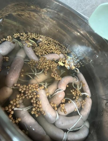 自制香肠煮多久能熟_水煮香肠时间-第2张图片-山城妙识 自制香肠煮多久能熟_水煮香肠时间-第2张图片-山城妙识
