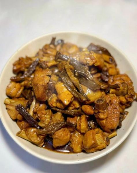 小鸡炖蘑菇土豆怎么做_东北家常做法详解-第1张图片-山城妙识