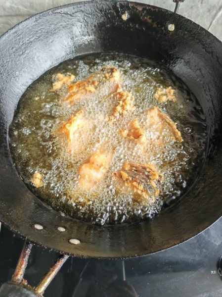 炸水鱼怎么做_炸水鱼怎么炸才酥脆-第1张图片-山城妙识 炸水鱼怎么做_炸水鱼怎么炸才酥脆-第1张图片-山城妙识