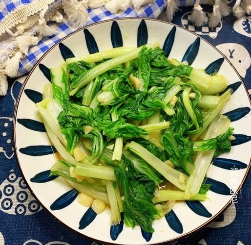 素炒小白菜怎么炒好吃_素炒小白菜需要焯水吗-第1张图片-山城妙识