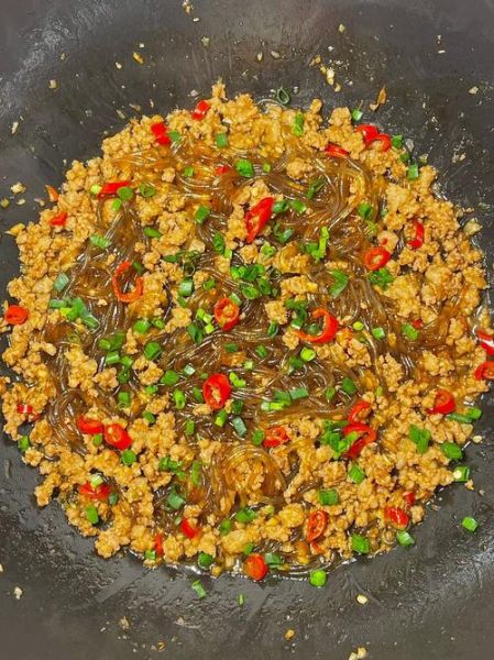 蚂蚁上树怎么炒不粘锅_蚂蚁上树用哪种粉条最好-第1张图片-山城妙识 蚂蚁上树怎么炒不粘锅_蚂蚁上树用哪种粉条最好-第1张图片-山城妙识