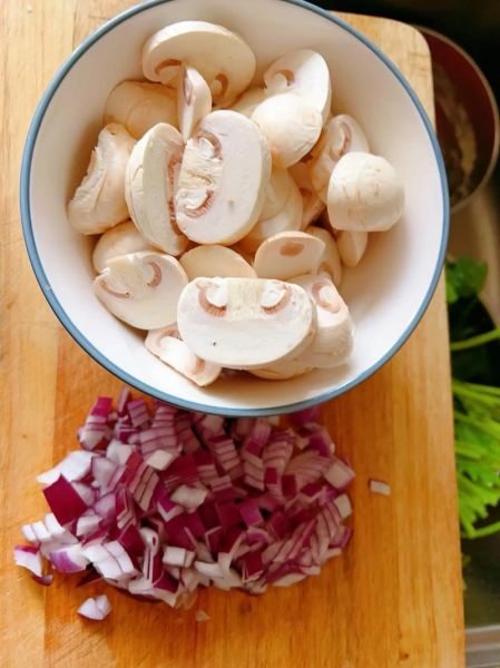 奶油蘑菇汤怎么做_简易奶油蘑菇汤做法-第1张图片-山城妙识 奶油蘑菇汤怎么做_简易奶油蘑菇汤做法-第1张图片-山城妙识