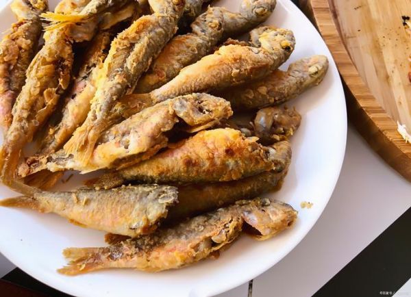 怎么炸小鱼最酥最好吃_炸小鱼酥脆秘诀-第2张图片-山城妙识