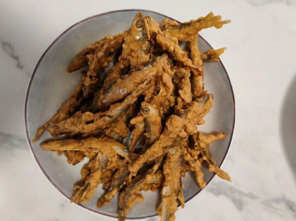 怎么炸小鱼最酥最好吃_炸小鱼酥脆秘诀-第3张图片-山城妙识