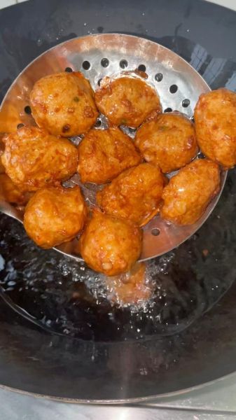 炸芋头丸子怎么做_芋头丸子外酥里嫩秘诀-第1张图片-山城妙识 炸芋头丸子怎么做_芋头丸子外酥里嫩秘诀-第1张图片-山城妙识