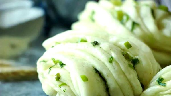 葱油花卷葱花不黄_葱花翠绿技巧-第1张图片-山城妙识 葱油花卷葱花不黄_葱花翠绿技巧-第1张图片-山城妙识