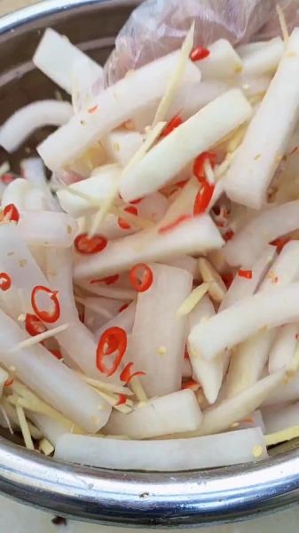 酸辣萝卜条怎么腌制_酸辣萝卜条腌制窍门-第3张图片-山城妙识