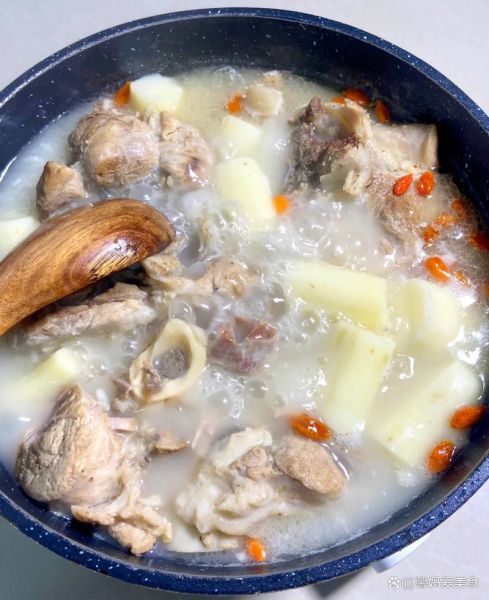 夏天筒骨煲什么汤好_清热解暑又补钙-第1张图片-山城妙识 夏天筒骨煲什么汤好_清热解暑又补钙-第1张图片-山城妙识