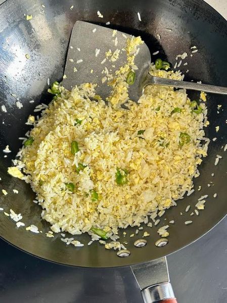 蛋炒饭怎么做才粒粒分明_网红做法步骤详解-第1张图片-山城妙识 蛋炒饭怎么做才粒粒分明_网红做法步骤详解-第1张图片-山城妙识