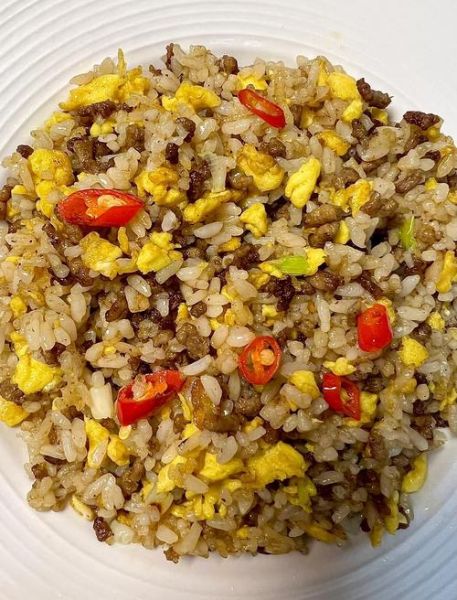 蛋炒饭怎么做才粒粒分明_网红做法步骤详解-第2张图片-山城妙识 蛋炒饭怎么做才粒粒分明_网红做法步骤详解-第2张图片-山城妙识